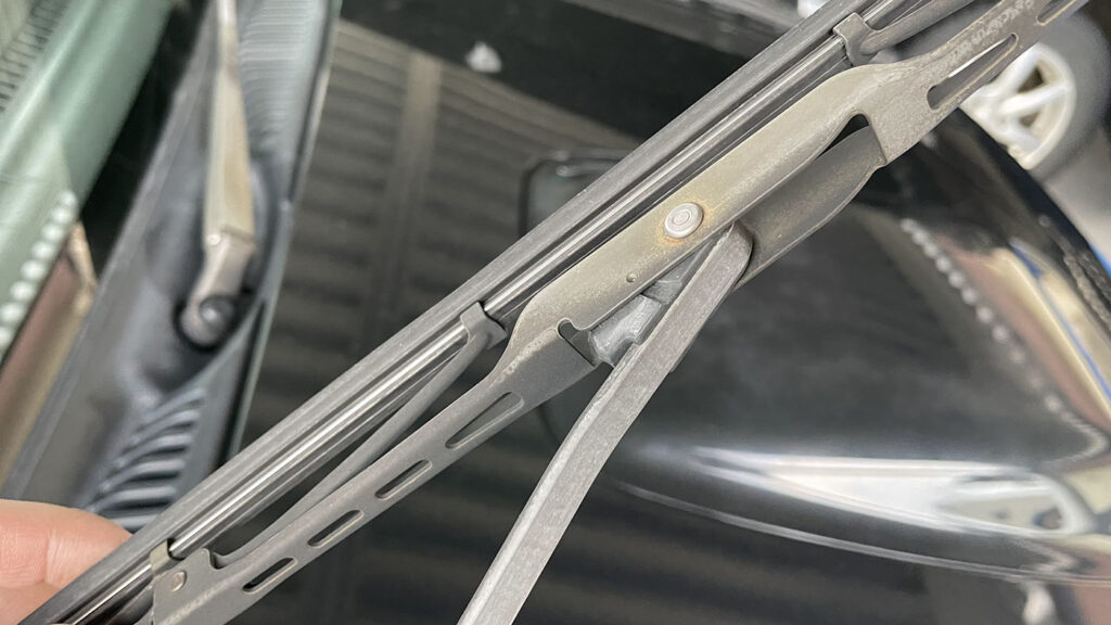 JB23ジムニーのワイパーブレードを交換する方法｜BOSHエアロツインJフィット - JIMNY LIFE｜ジムニーライフ