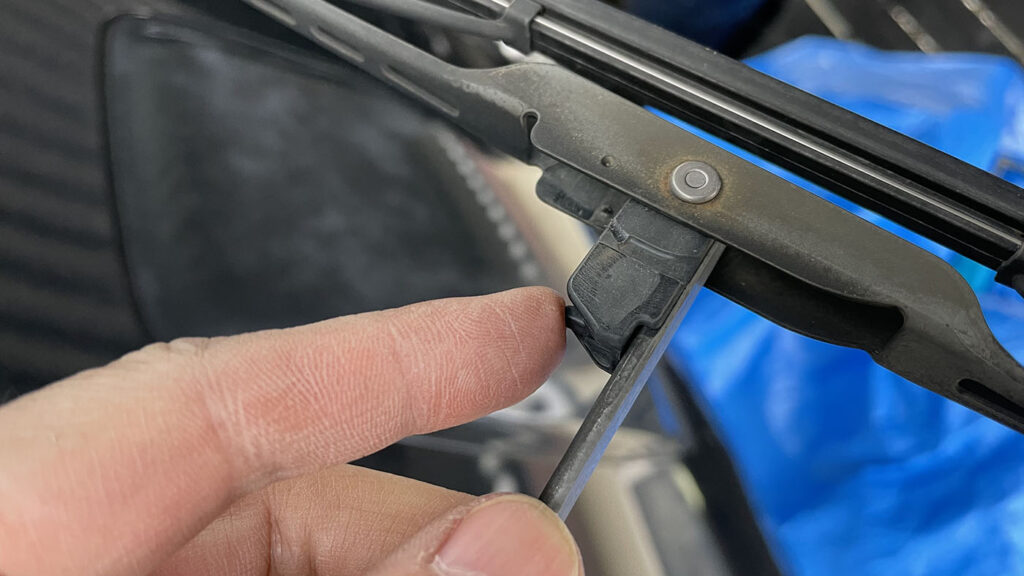 JB23ジムニーのワイパーブレードを交換する方法｜BOSHエアロツインJフィット - JIMNY LIFE｜ジムニーライフ