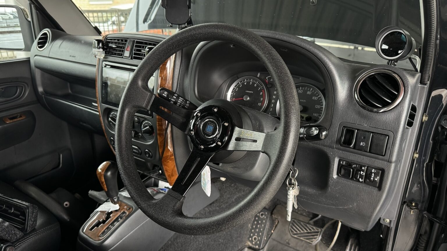 ジムニーJB23W6型のバックランプを交換｜LED式スモークバックランプ - JIMNY LIFE｜ジムニーライフ